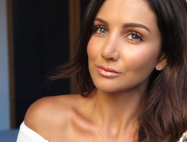Oz Beauty Expert Reveals her Beauty Travel Essentials! – Youngblood ...